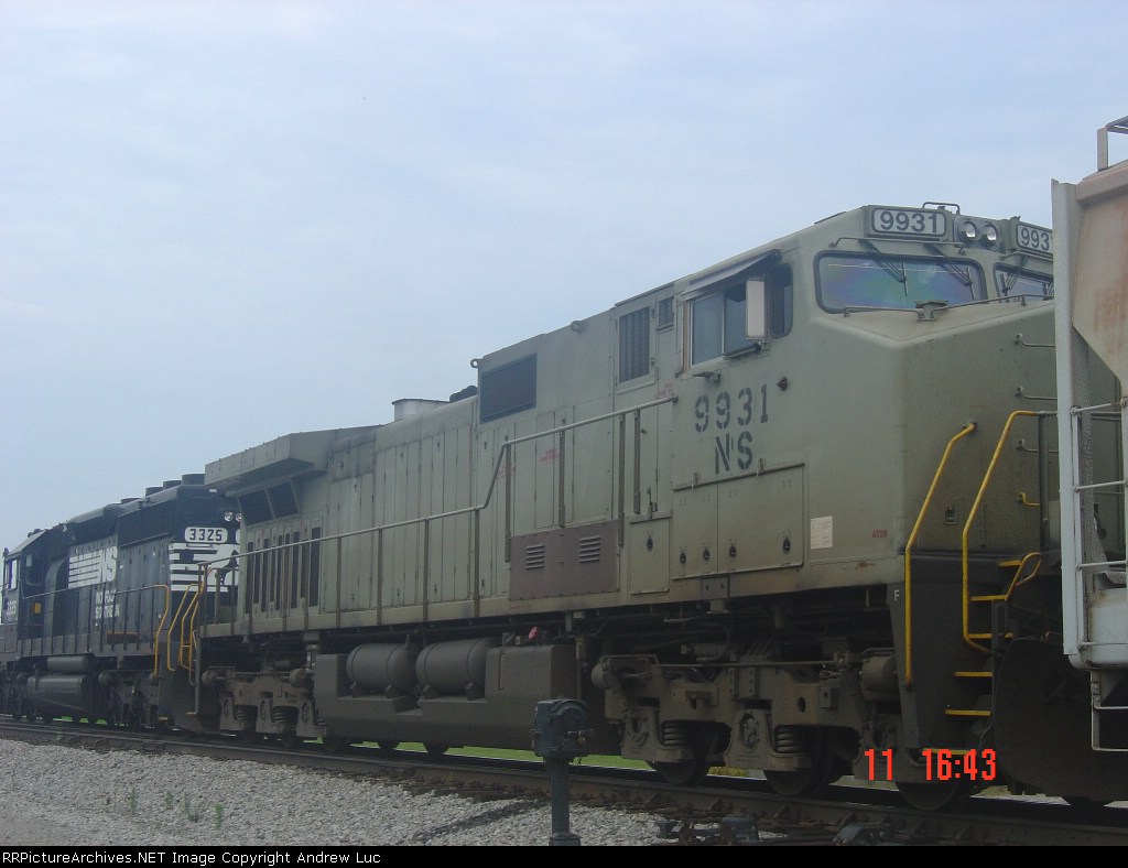 NS 9931 and 3325 lead the B31 today
